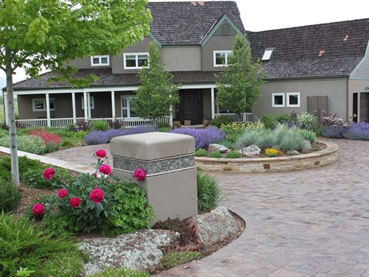Circular Drive Landscaping